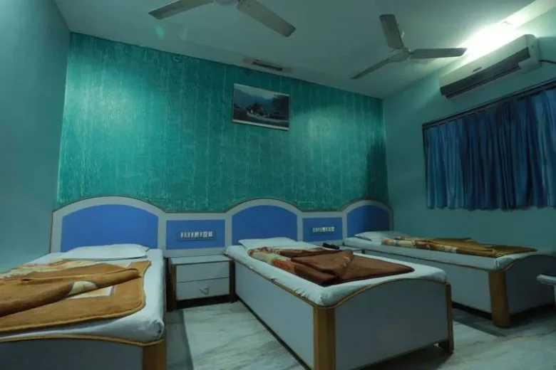 Three Bed - Hotel Darshan Amreli